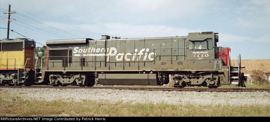 SSW 7775 B30-7 leads a UP intermodal eastbound on NS Oliver Junction in New Orleans La 11-09-1997